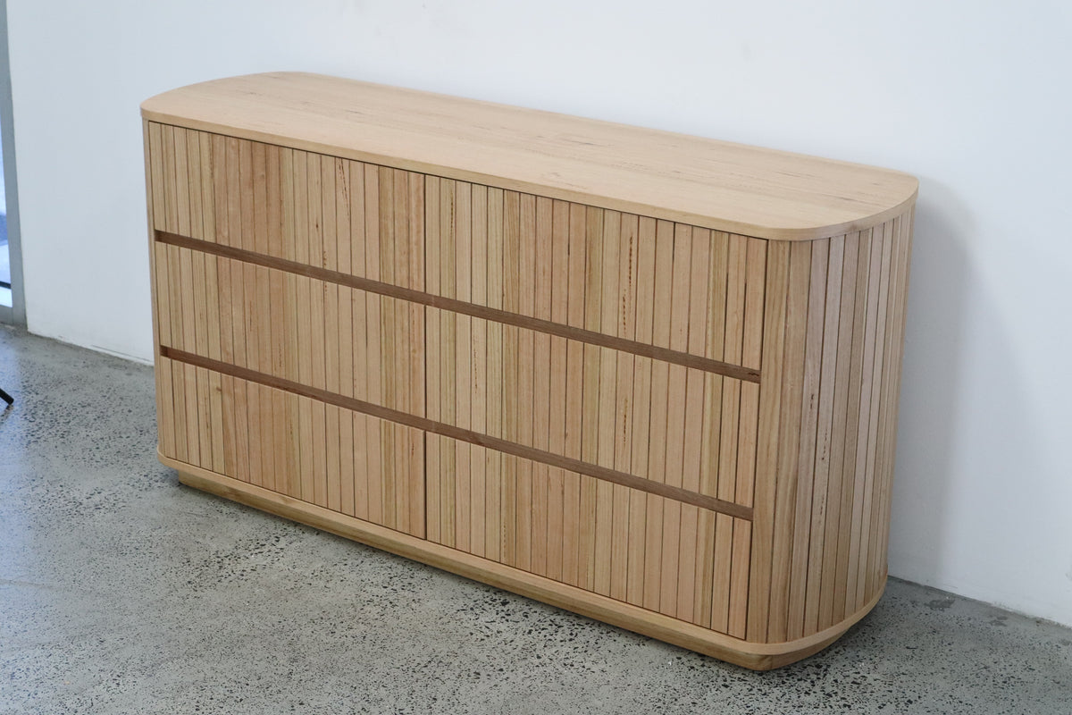 Lorne Dresser Base – Bevmarks